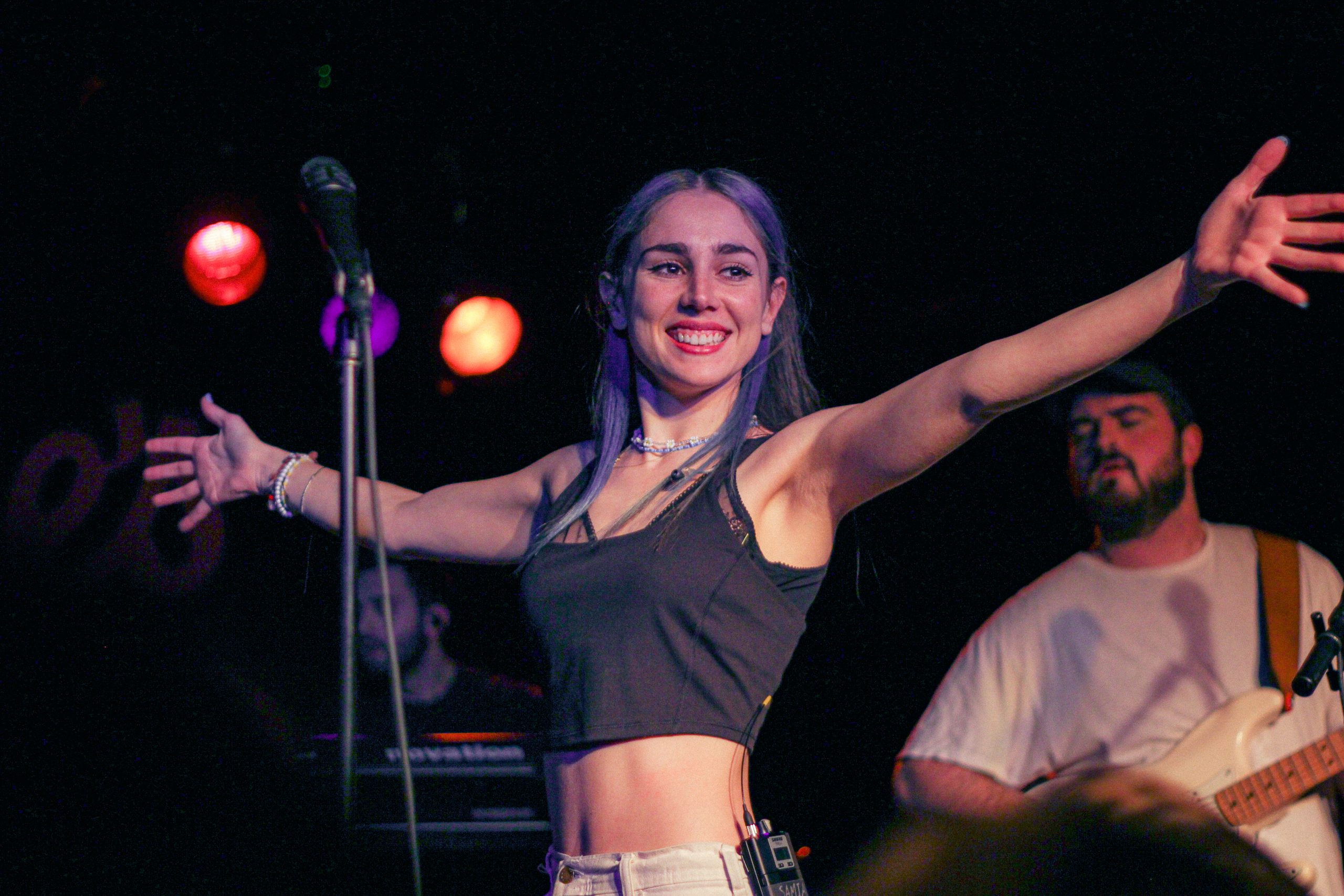 Alt-Rock Musicians Samia and Annie DiRusso shake Antone’s Nightclub in ...